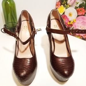 Scene Shoes | Gold Sequin | Poshmark